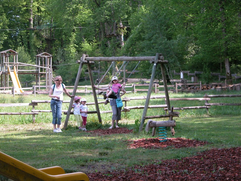 Parc en Ciel - Parcours d'aventure en forêt / Accrobranches à Biron - Guide du Périgord